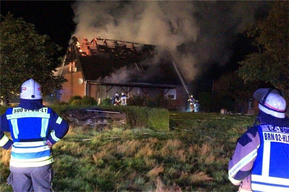 Brand eines Einfamilienhauses - Leichnam aufgefunden [ Einsatzbericht / Südlohn Oeding ]