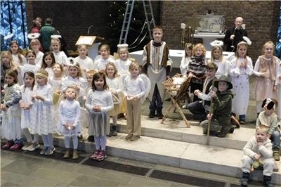 Kinder proben für Krippenspiel in Heidener St.-Georg-Kirche