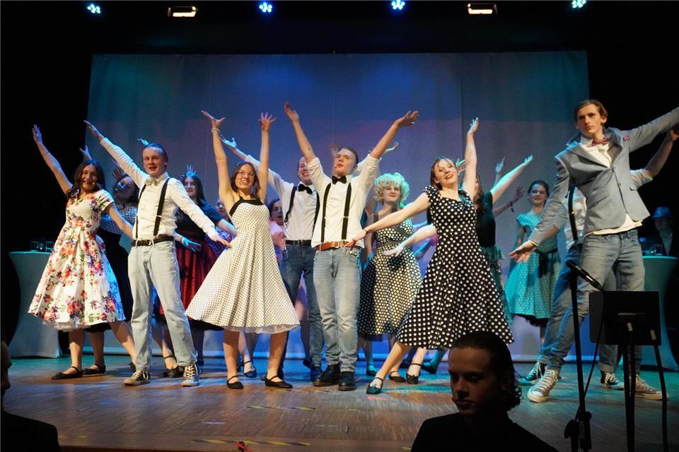 Burloer Ensemble bringt Musical „Grease“ auf die Bühne