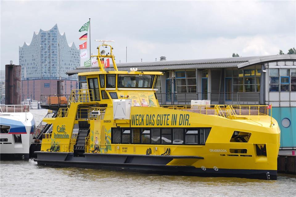 Dritte Hybridfähre der Hadag getauft