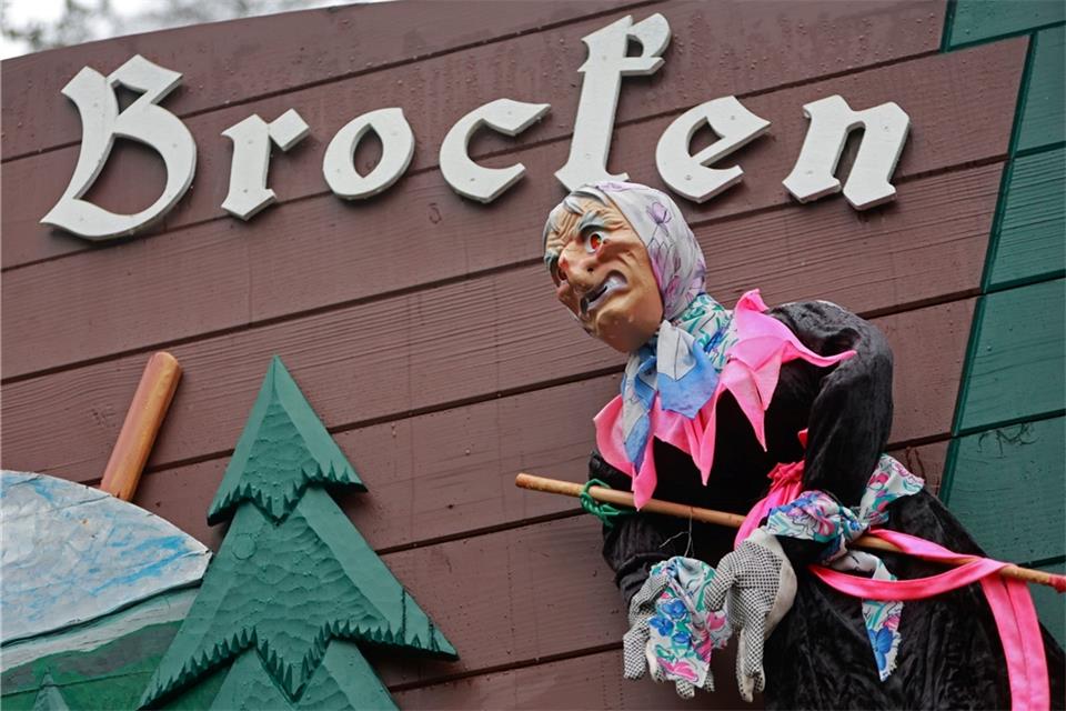 Hexen und Teufel feiern Walpurgisnacht im Harz