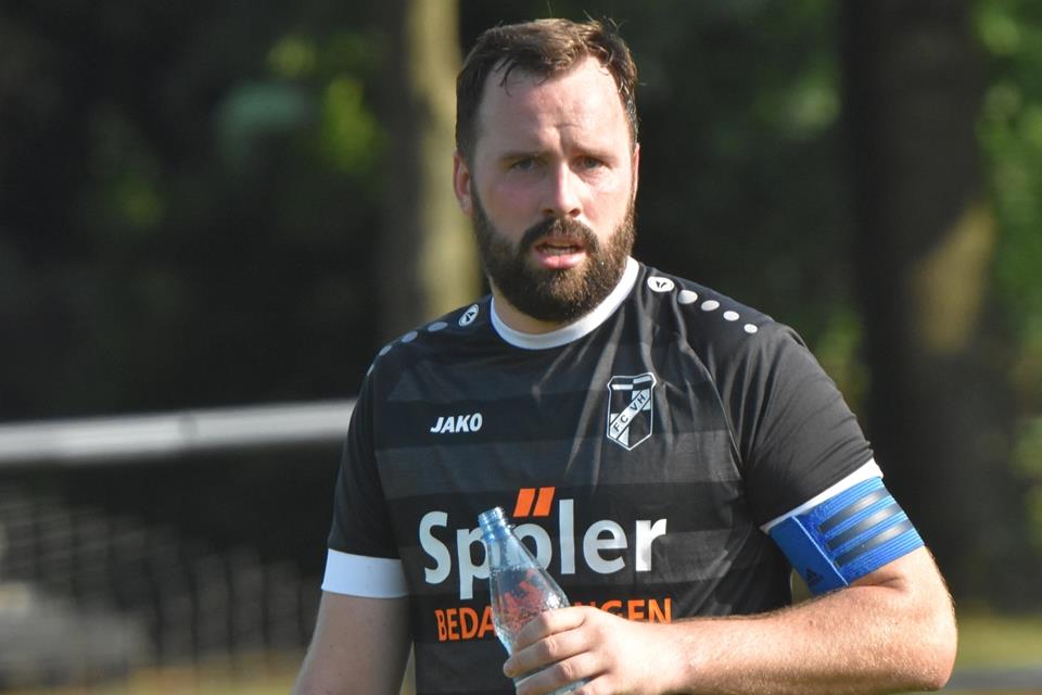 Der Kapitän verlässt das Flaggschiff der Viktoria