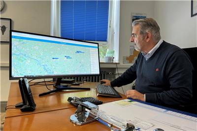 Ein Engländer hält seit 25 Jahren Borkens Mülltonen sauber