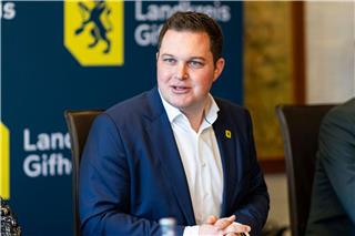Die Wahl wollte keiner: Emotionaler Start für jungen Landrat