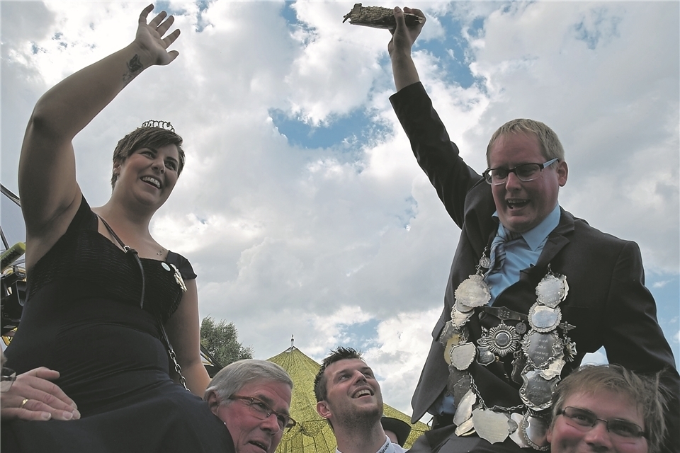 Michael Nobis holt sich die Kaiserkette