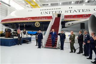Bald Air Force One: Trump schwärmt von Jumbojet aus Katar