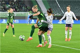 Wolfsburg schlägt Manchester United trotz Popp-Verletzung