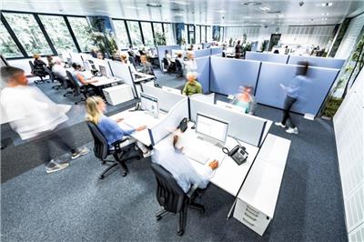 Viele Beschäftigte bleiben lange bei einem Arbeitgeber